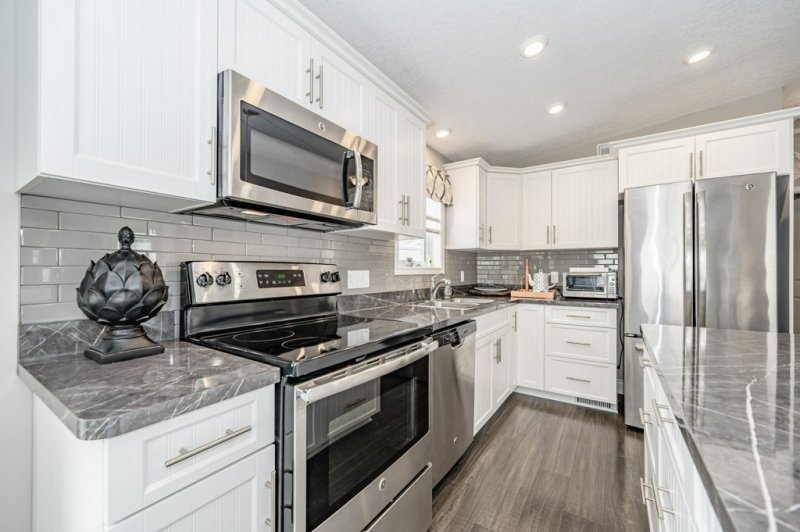 19 Elm Street • Mini Lakes